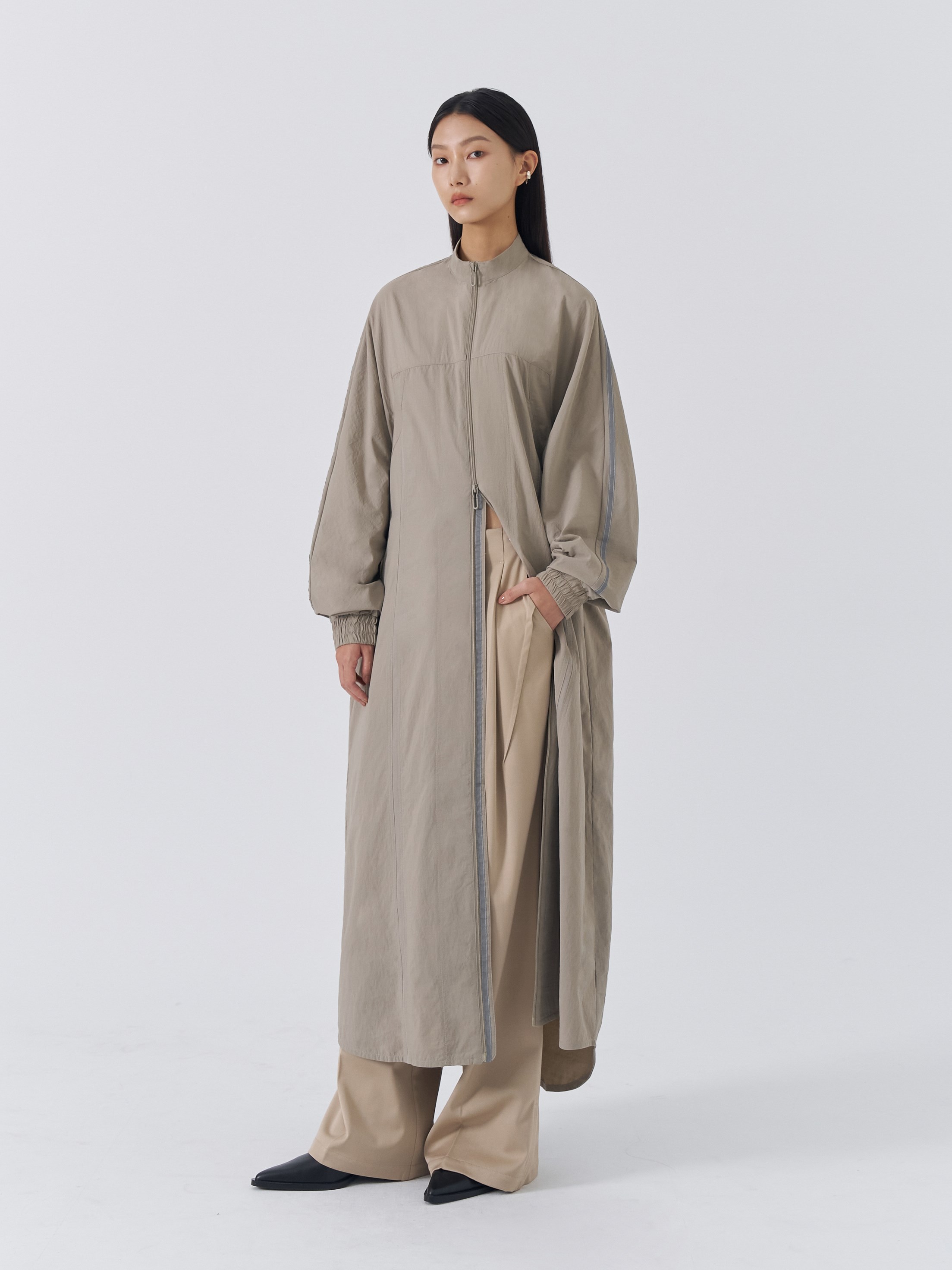 立領反光細節長洋裝 ｜ mouggan | 我們都有點不同