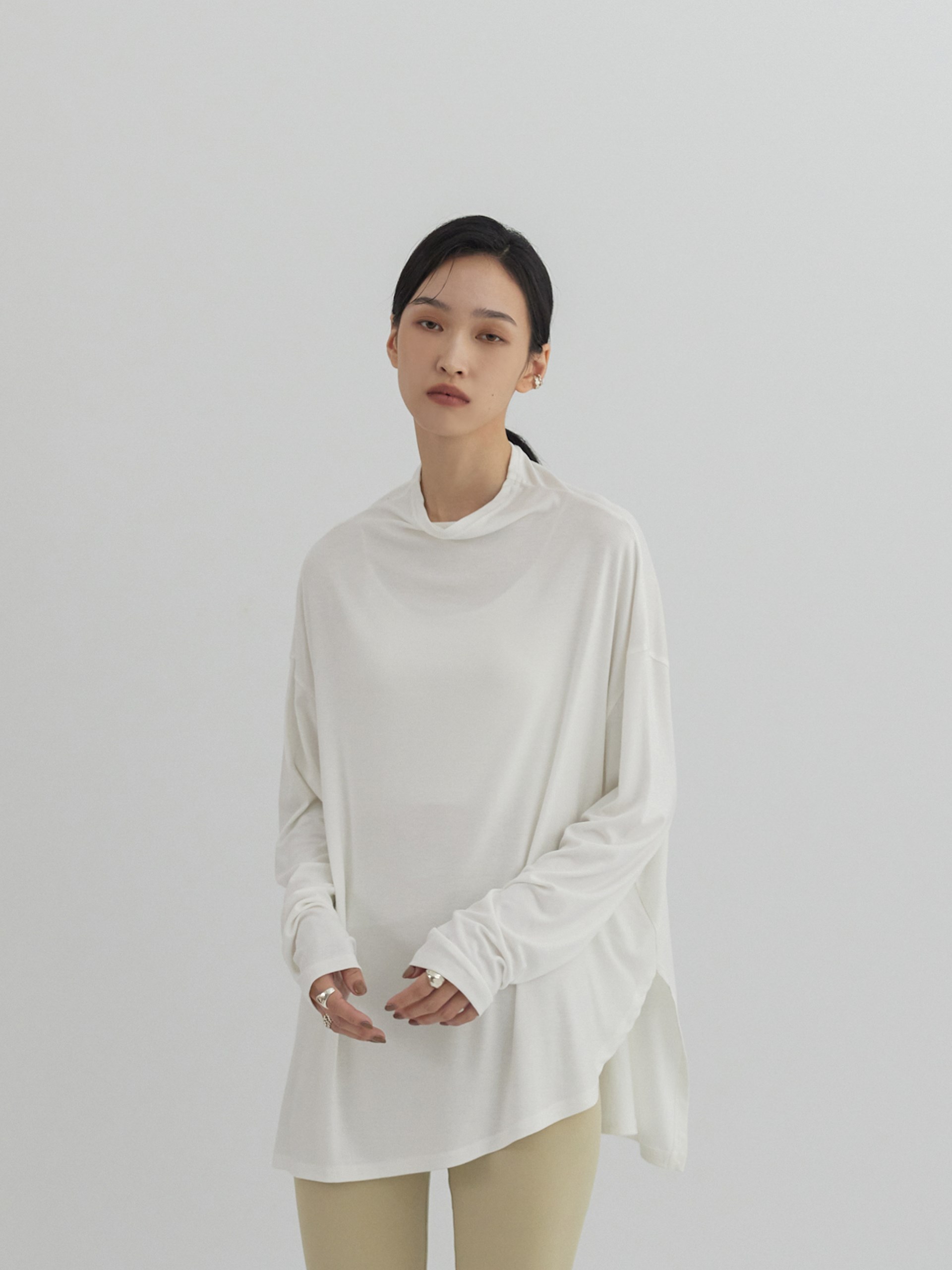 親膚斜襬寬鬆長袖TEE ｜ mouggan | 我們都有點不同