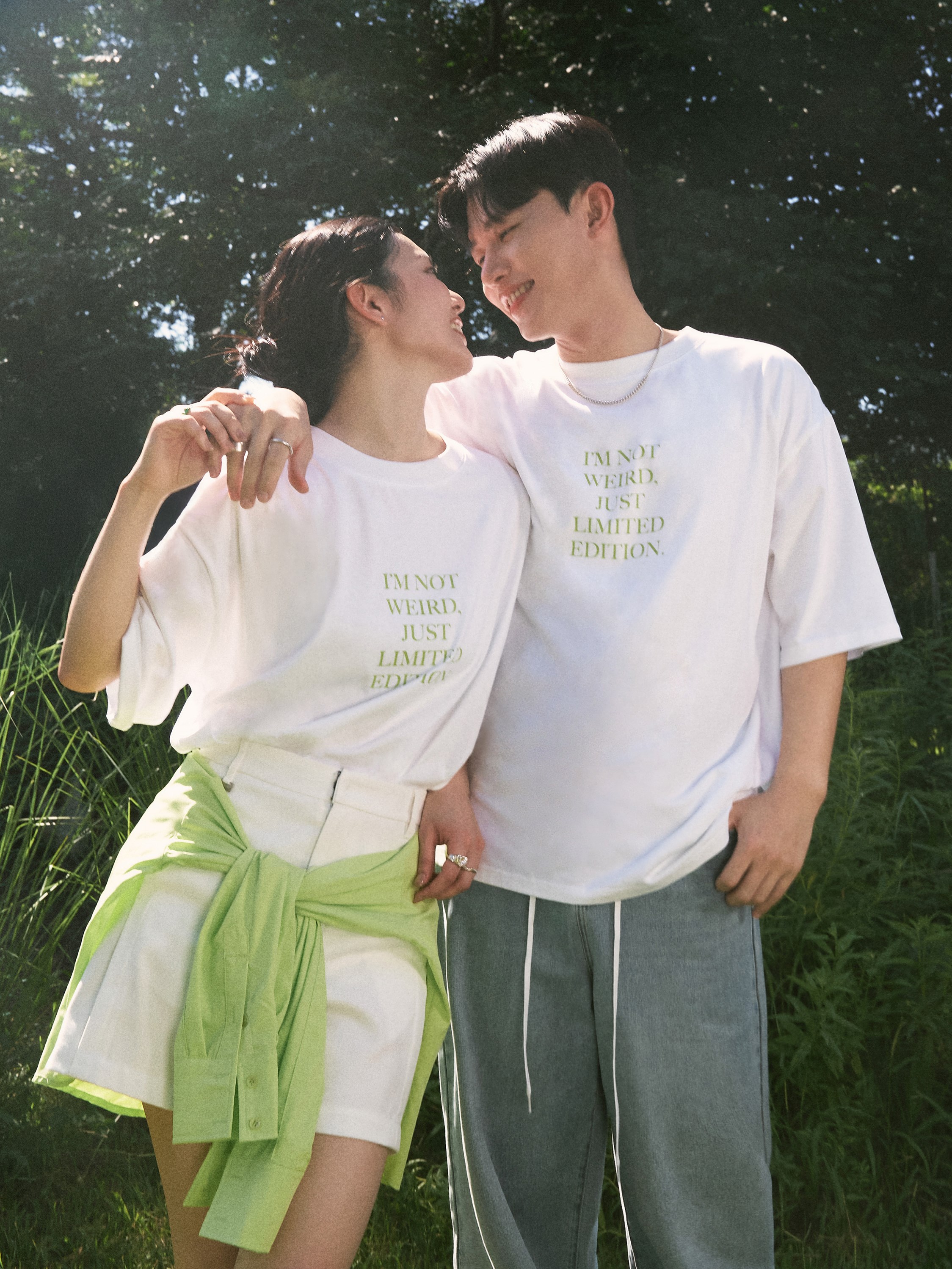 HOAH 聯名組合｜聯名標語TEE & 6片面膜組 ｜ mouggan | 我們都有點不同