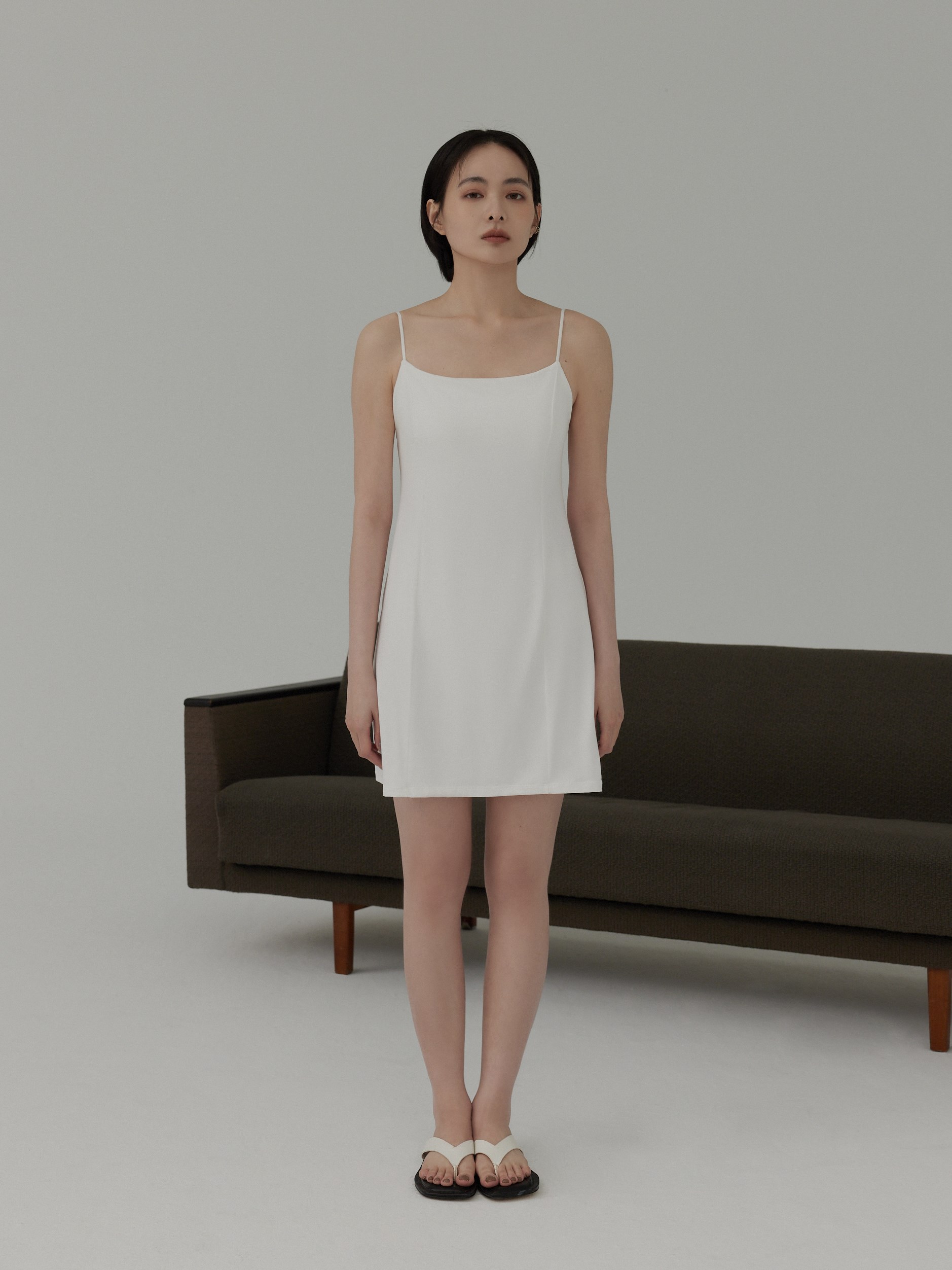 彈性絲滑美背短洋裝(附bra) ｜ mouggan | 我們都有點不同