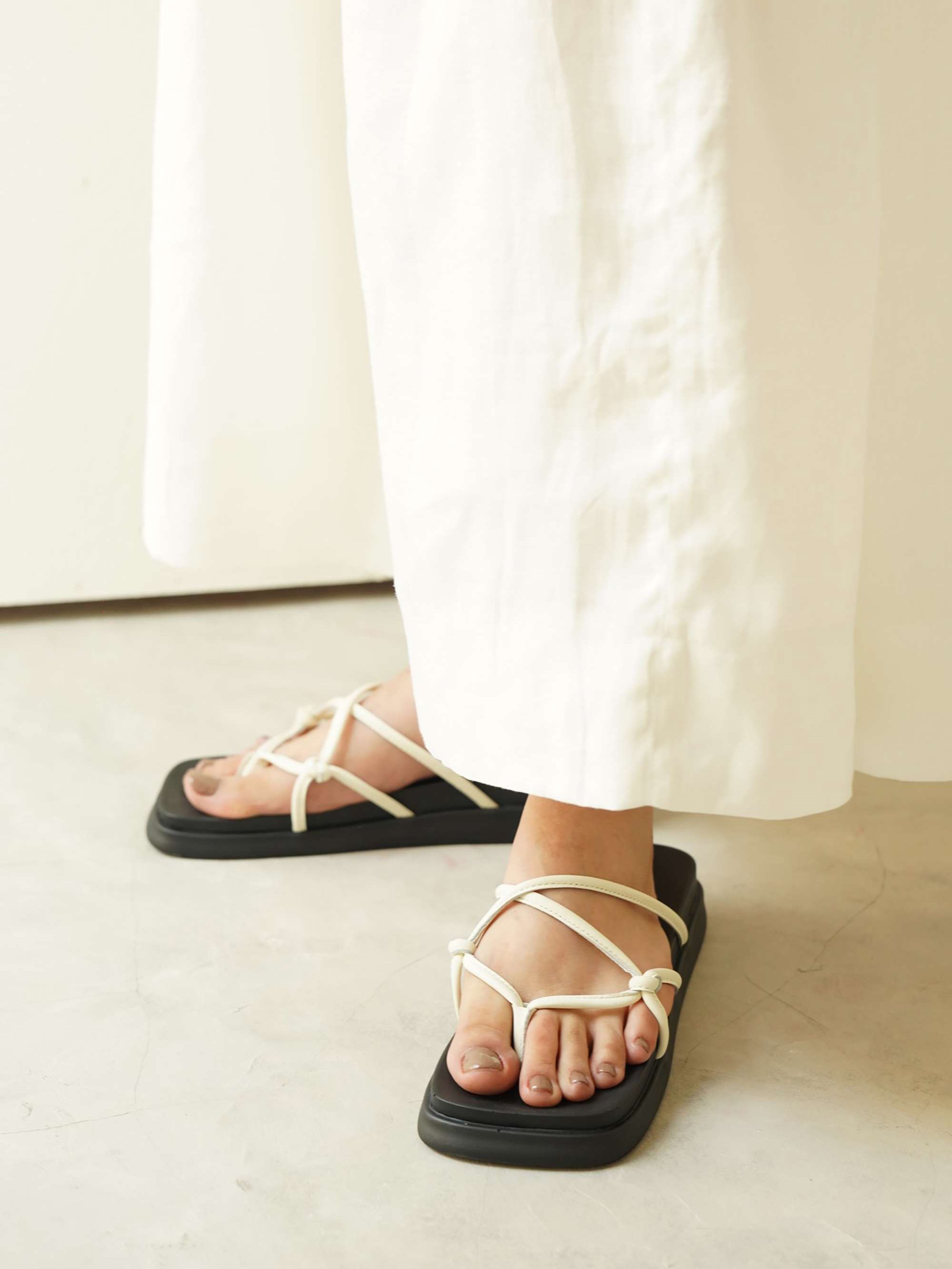 waa. -ROI 細帶綁結厚底拖鞋 ｜ mouggan | 我們都有點不同