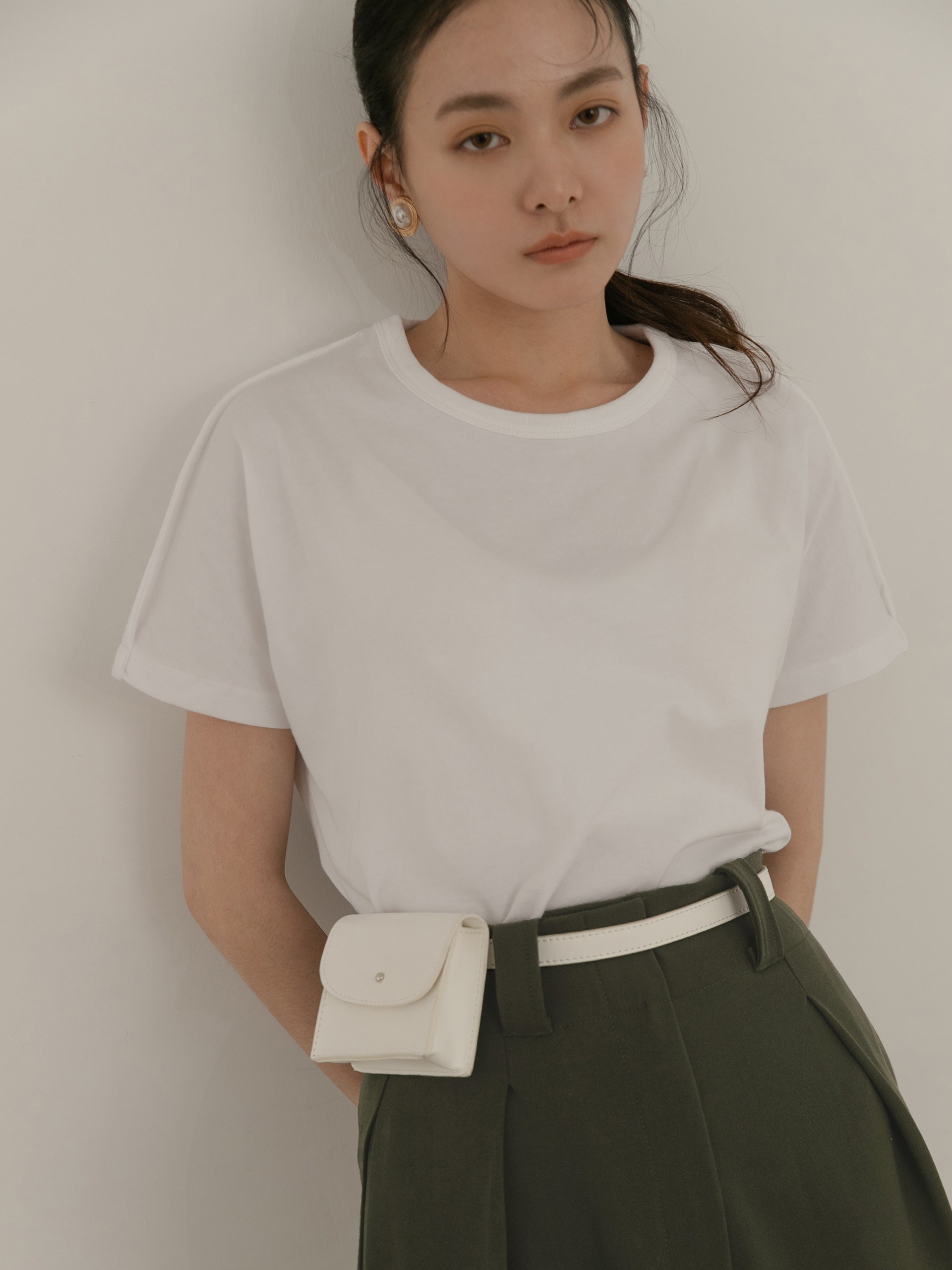 立體肩線素TEE ｜ mouggan | 我們都有點不同