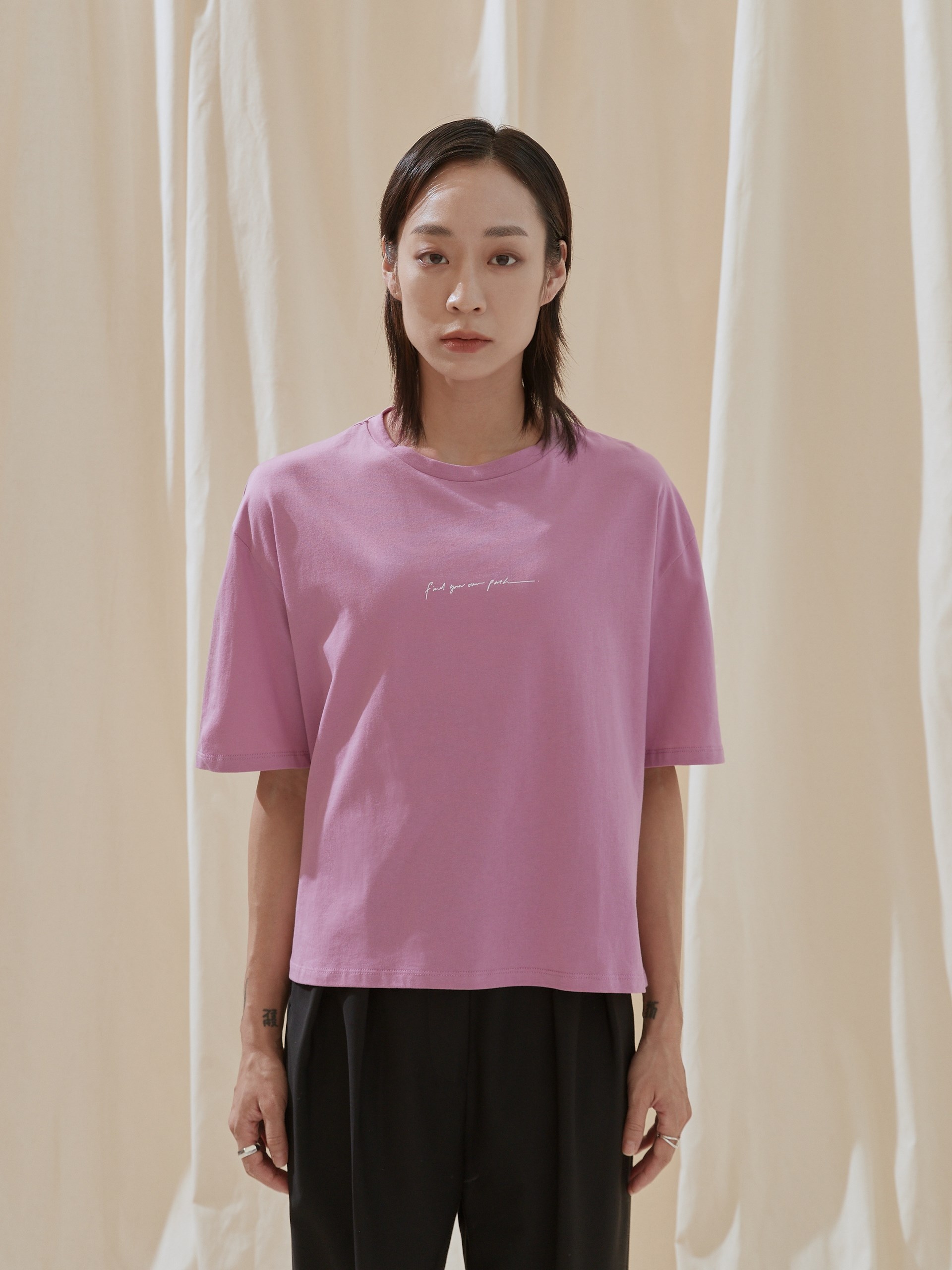 手寫文字棉質TEE ｜ mouggan | 我們都有點不同