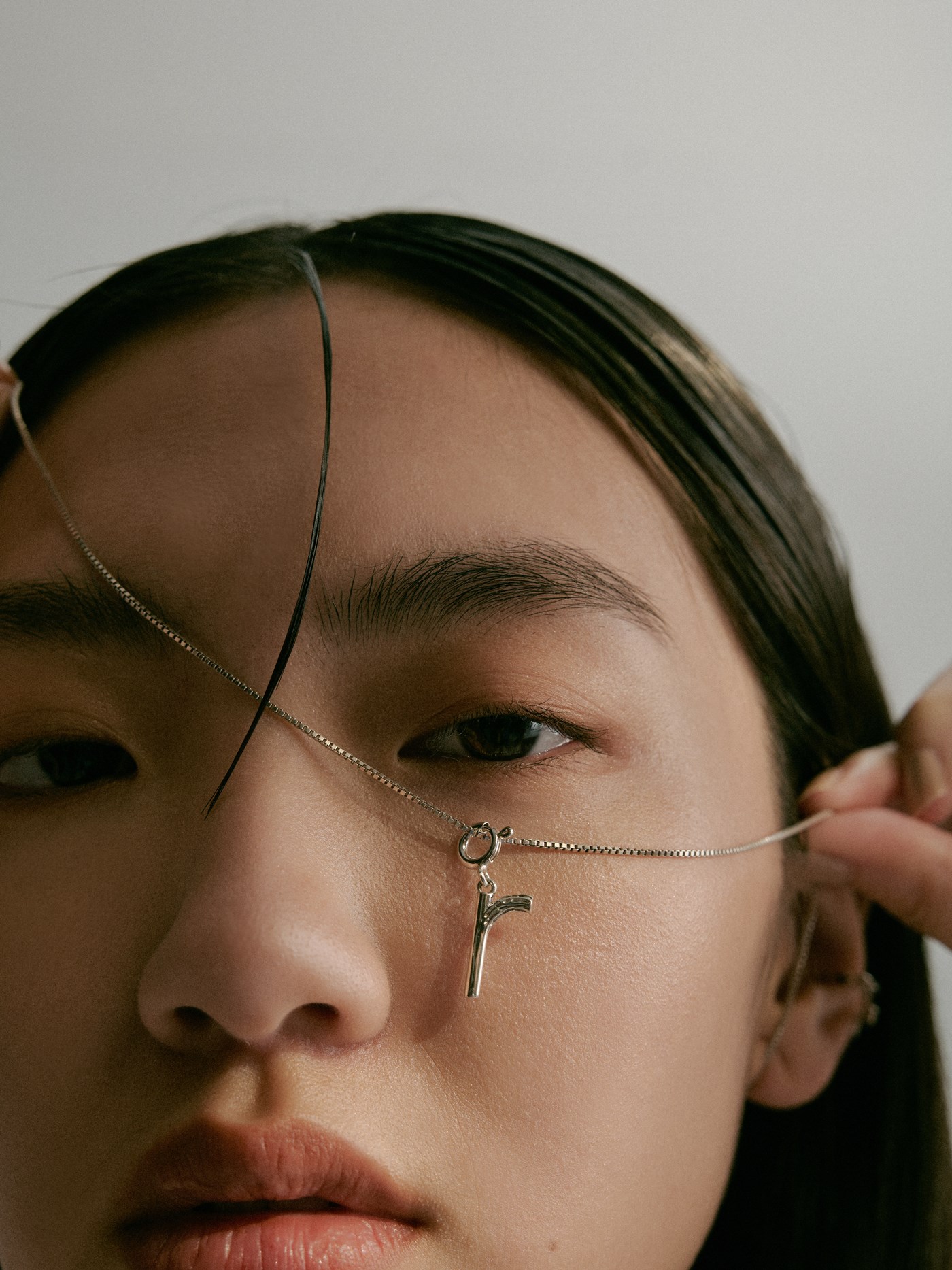 erosion 字母墜飾r-925純銀 ｜ mouggan | 我們都有點不同