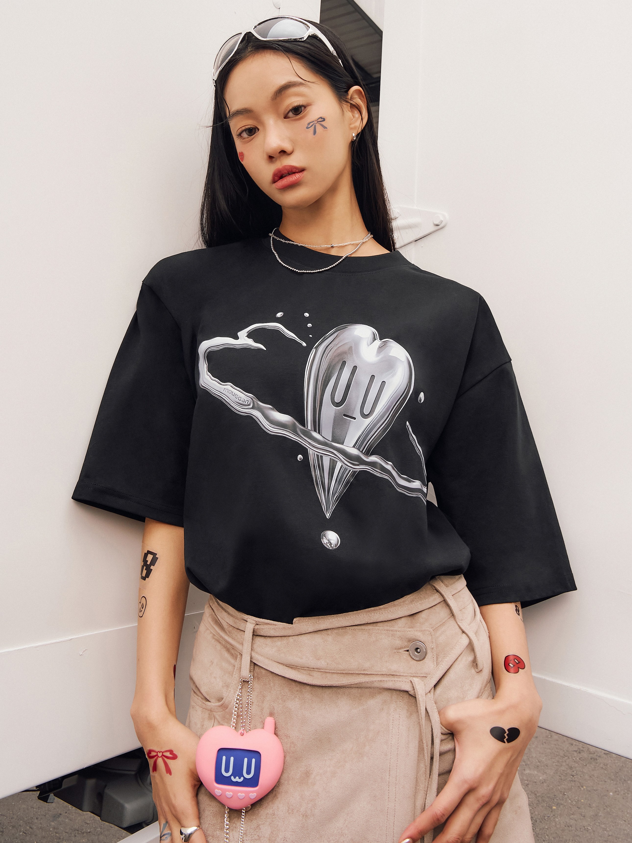 KURT聯名中性愛心星球圖TEE ｜ mouggan | 我們都有點不同