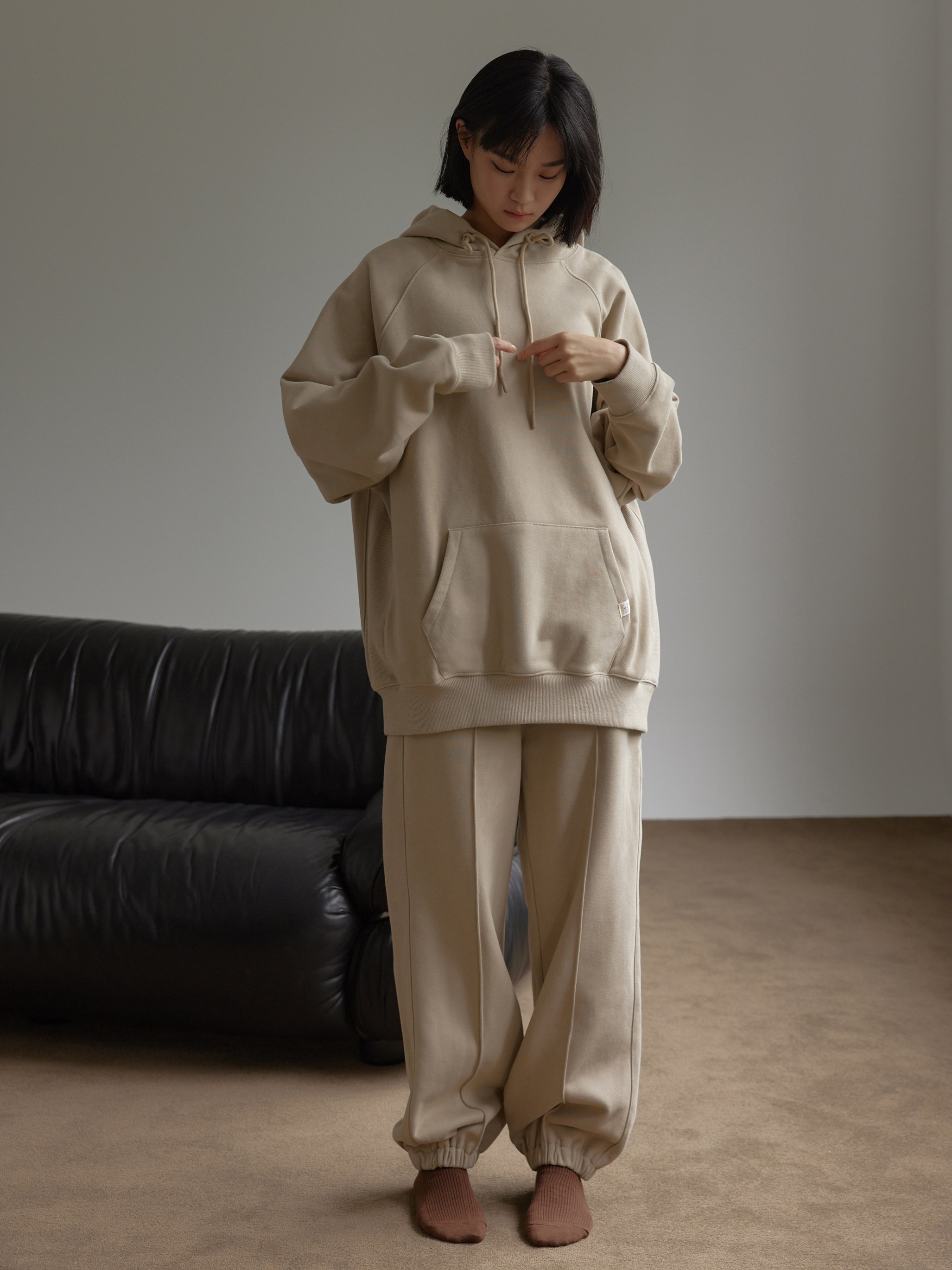 中性內刷毛寬版帽TEE ｜ mouggan | 我們都有點不同